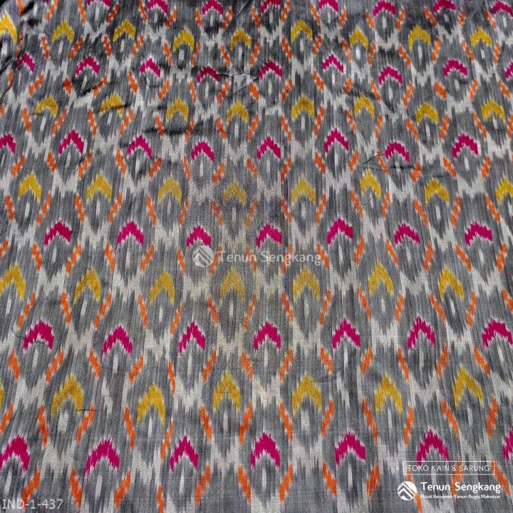 Tenun Sengkang - Kain Tenun Ikat Abu Tua IND-1-437