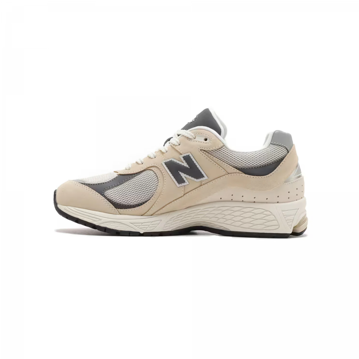 FOUR KICKS STORE - (LL) NEW BALANCE 2002R SANDSTONE MAGNET (M2002RFA) 30%