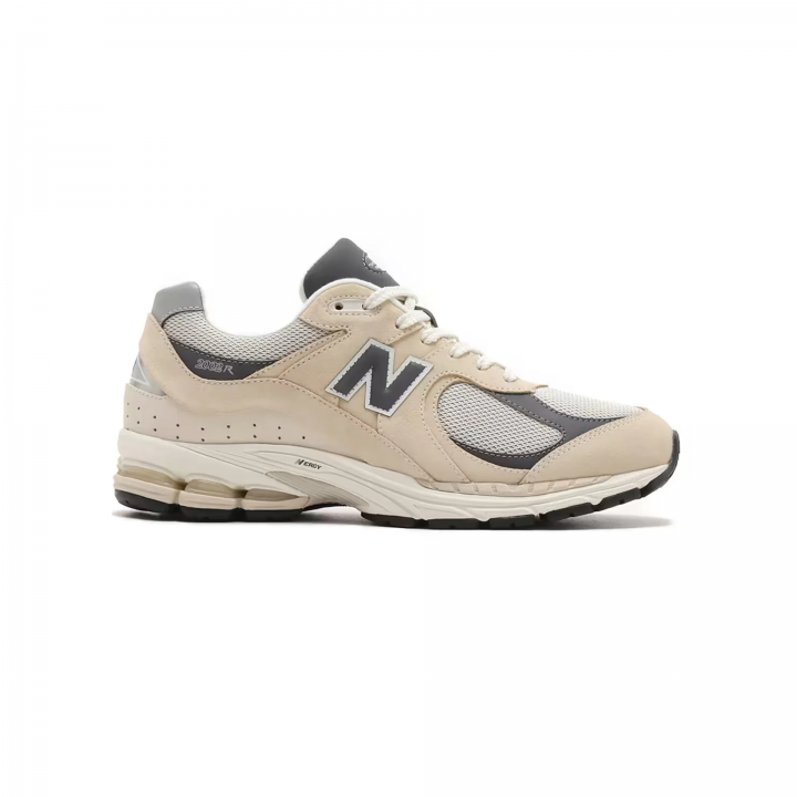 FOUR KICKS STORE - (LL) NEW BALANCE 2002R SANDSTONE MAGNET (M2002RFA) 30%