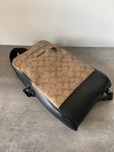 Branded Outlet - COACH GRAHAM PACK IN SIGNATURE